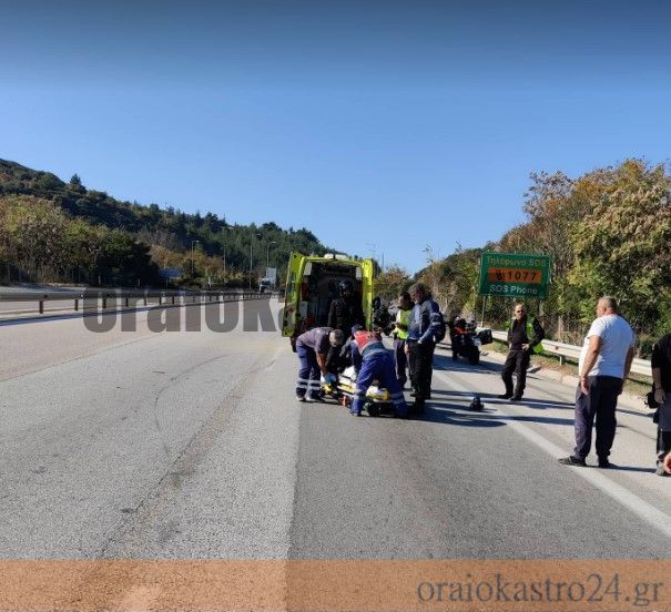 Τροχαίο με τραυματία στο Ωραιόκαστρο - Πρώτες βοήθειες απο την Εθ. Ελ ...