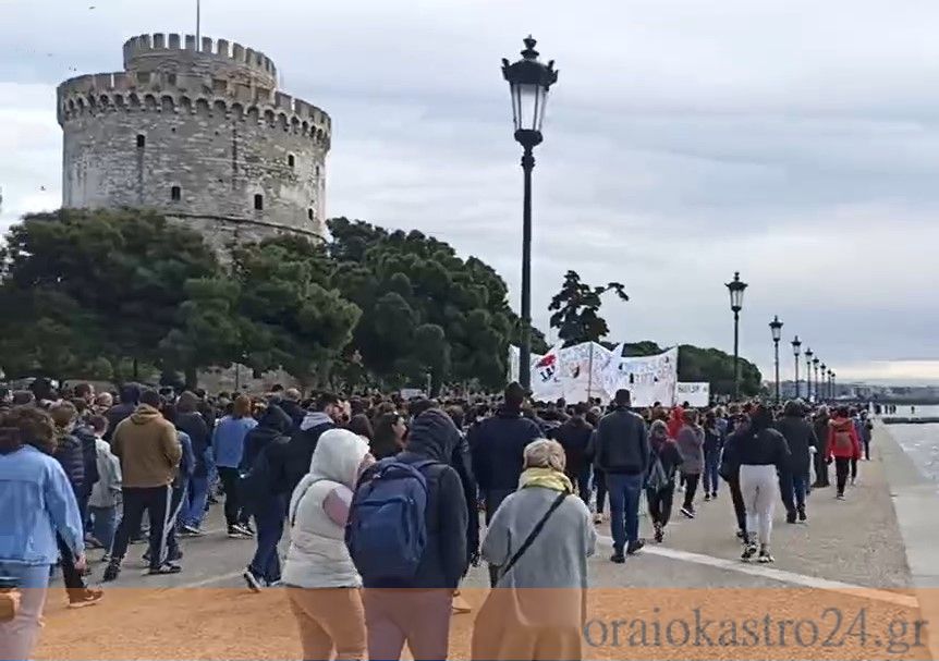 ΤΩΡΑ πορεία στη Θεσσαλονίκη για την τραγωδία των Τεμπών “Το έγκλημα ...