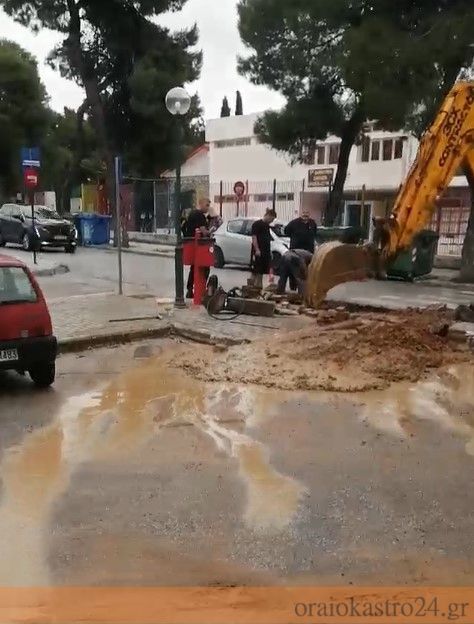 Ωραιόκαστρο: Έσπασε σωλήνας ύδρευσης, βίντεο - Πότε θα υδροδοτηθεί η ...