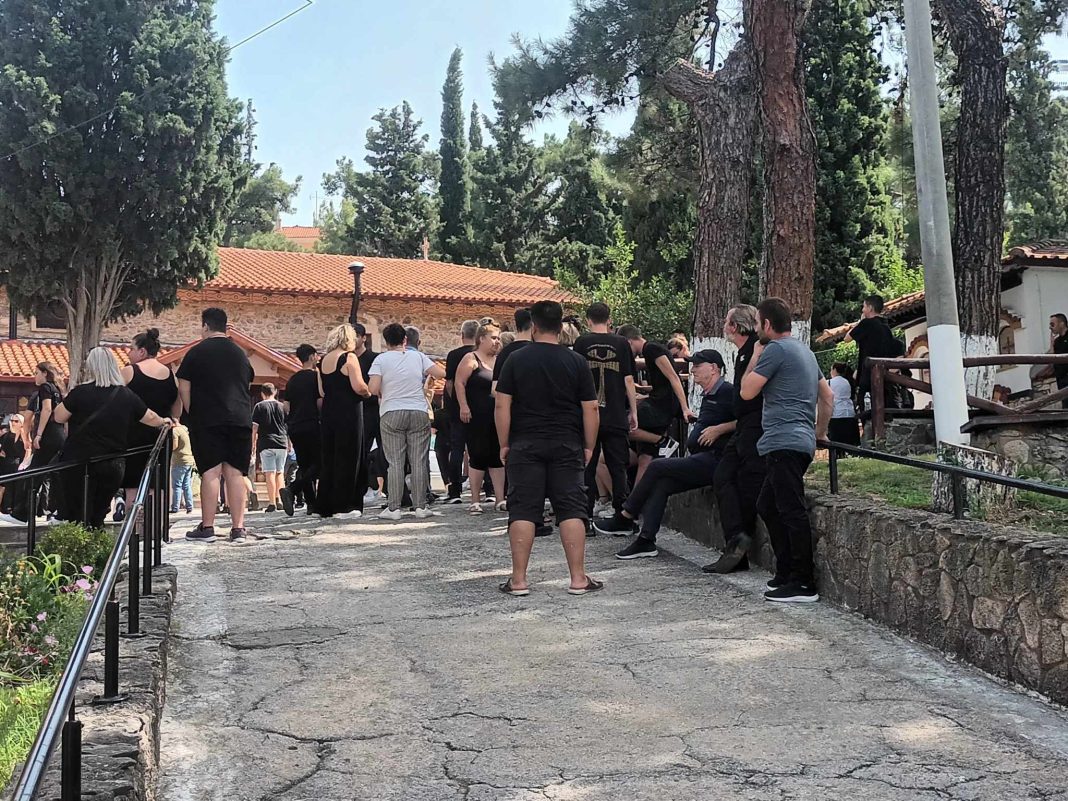Ωραιόκαστρο: Θρήνος για τον χαμό της 16χρονης - «Έφαγε ένα χοτ ντογκ ...